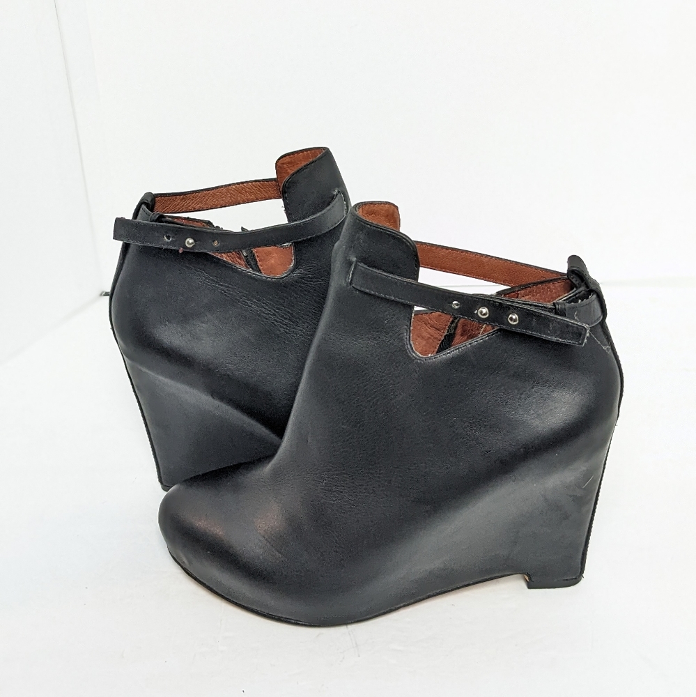 Elizabeth And James Peri Wedge Booties - Gem